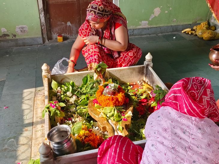 Shiva temples decorated on the first Monday of Sawan in Govindgarh ...