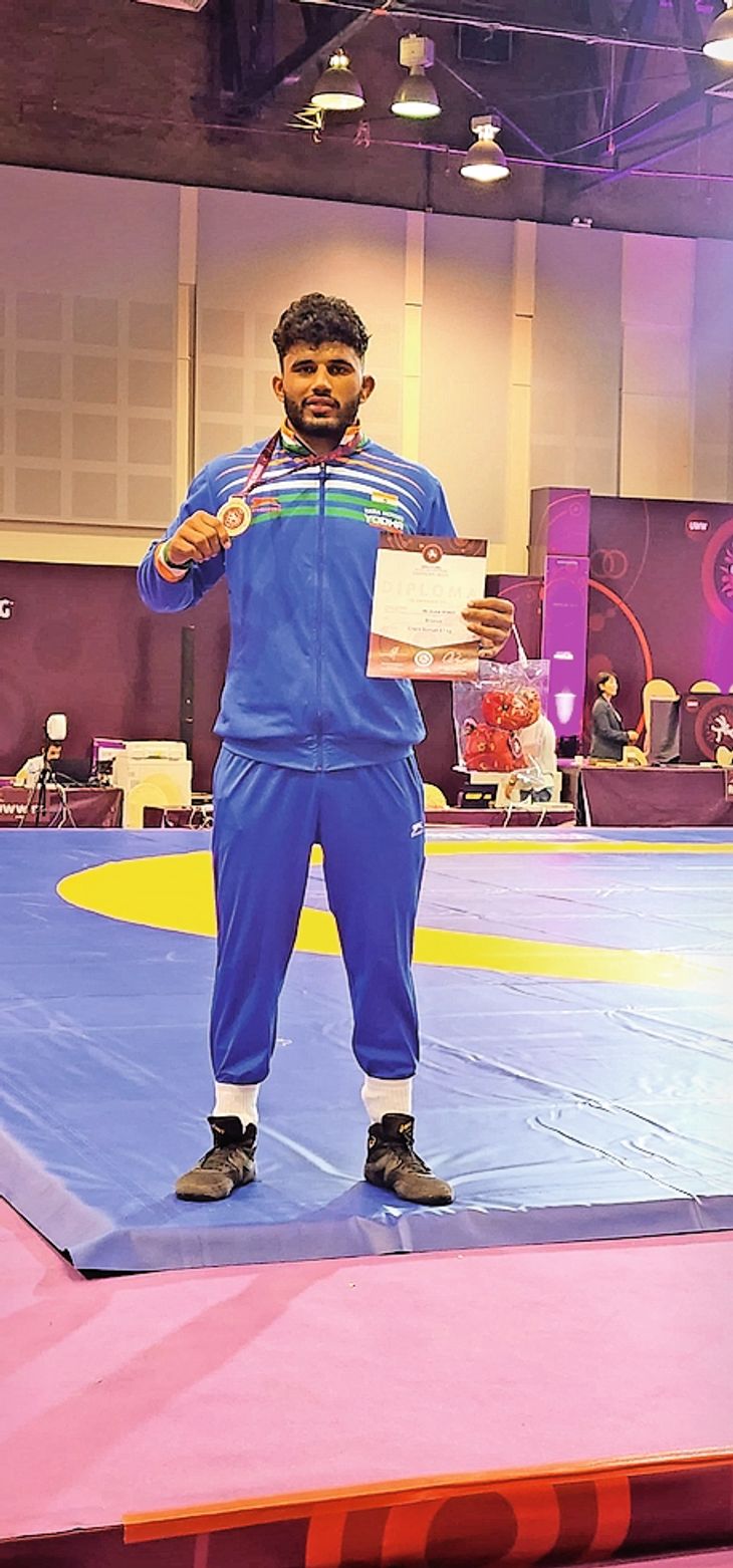 Rohit Nehra of Niana won bronze in wrestling | नियाना के रोहित नेहरा ने ...