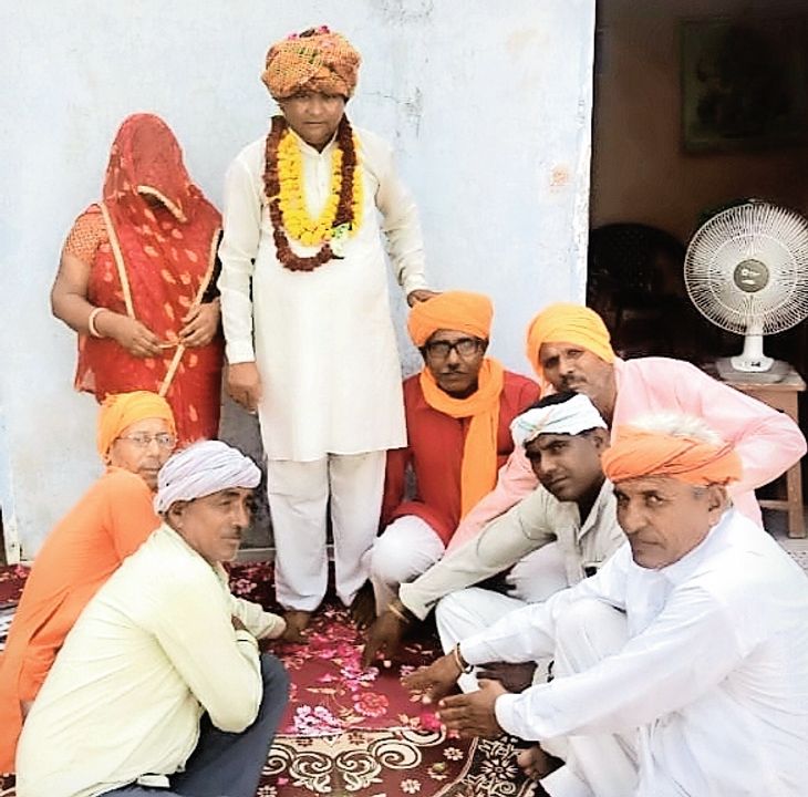 Devotees of Jinmata Batisi Sangha did Guru Puja | जीणमाता बत्तीसी संघ ...