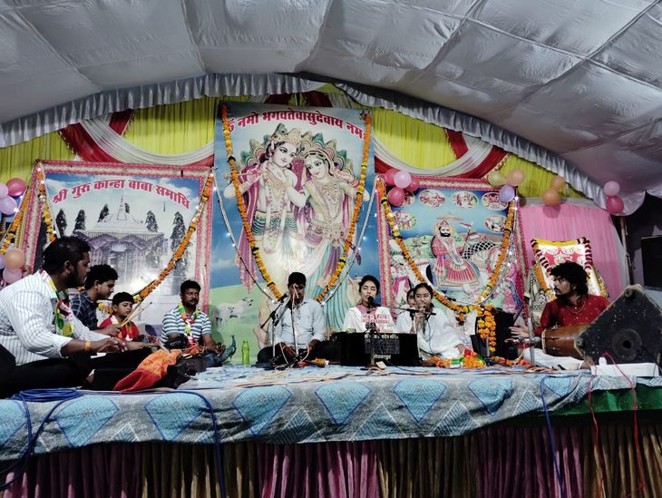 Bhajan singers presented bhajans throughout the night in Jamma Jagran ...