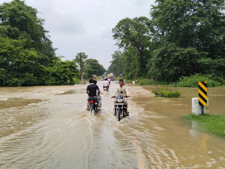 The water level of the Wainganga river increased