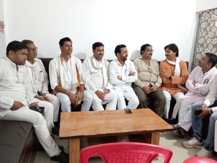Meeting at the residence of MLA Keshav Desai | विधायक केशव देसाई के ...