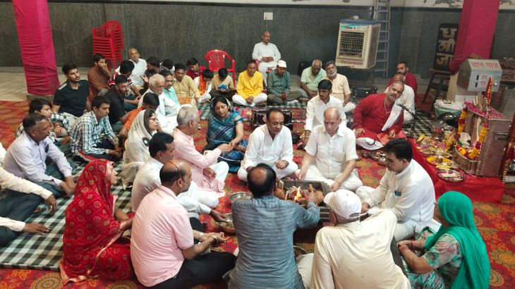 Guru Purnima festival celebrated in Balaji Garden | बालाजी बगीची में ...