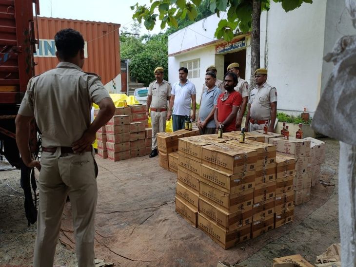 Truck loaded with illegal liquor caught, 2 accused arrested. Smuggling ...