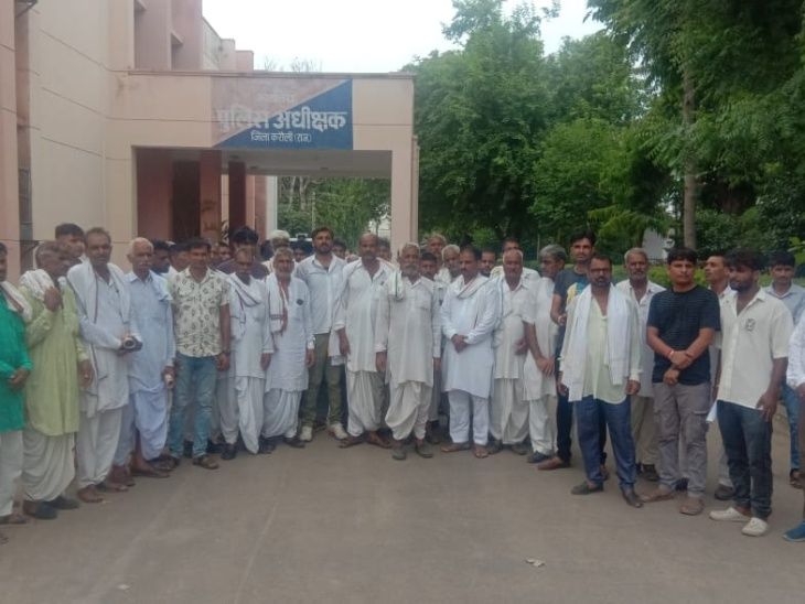 Villagers of Devlen village demonstrated at the SP office. Demand for ...