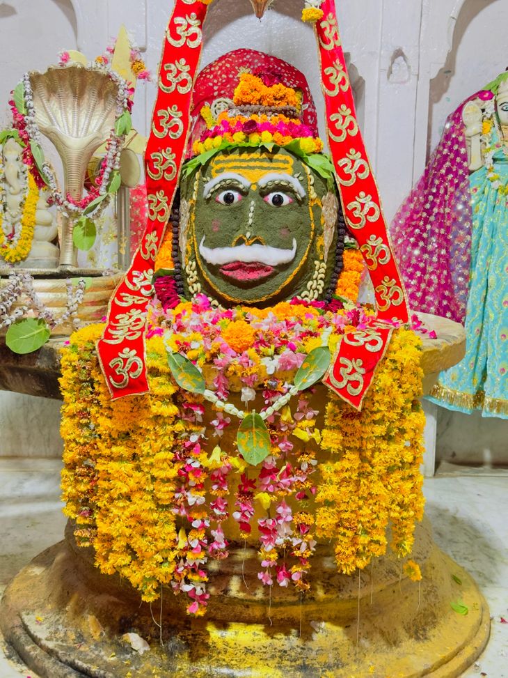Special decoration of Bhole Baba, crowd of devotees in temples | भोले ...