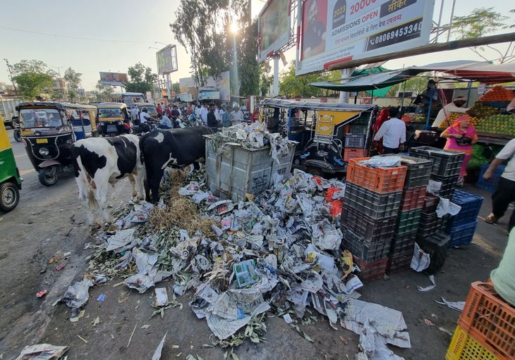 Cleanliness survey; Piles of garbage, dug up roads and waterlogging ...