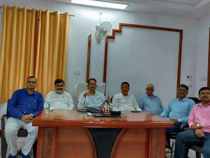 Collectorate employees announced a phased agitation | लखनऊ कलेक्ट्रेट ...