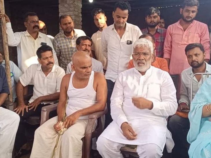 Minister met the victim's family after Rohit murder case | रोहित ...