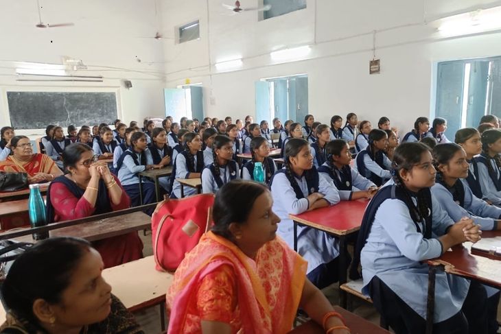 The one who empowers us is the true Guru: Sunil Kumar Jha | स्वामी आत्मानंद स्कूल में गुरु ...