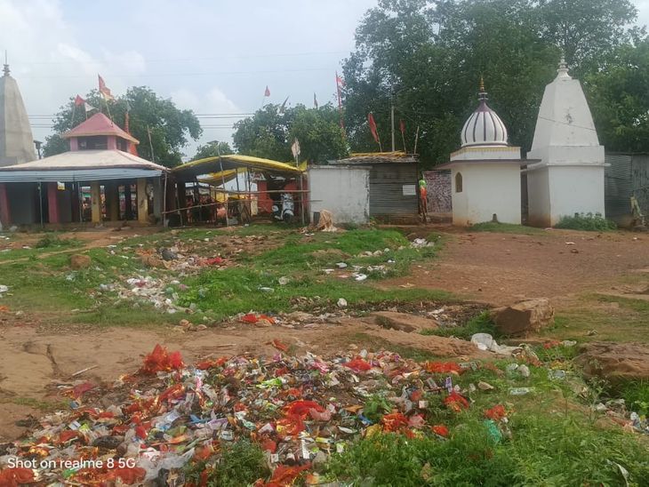Garbage spread in the premises of Ashtabhuja Dham Mata Mandir ...