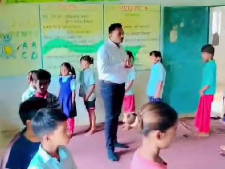 The teacher's unique style of teaching