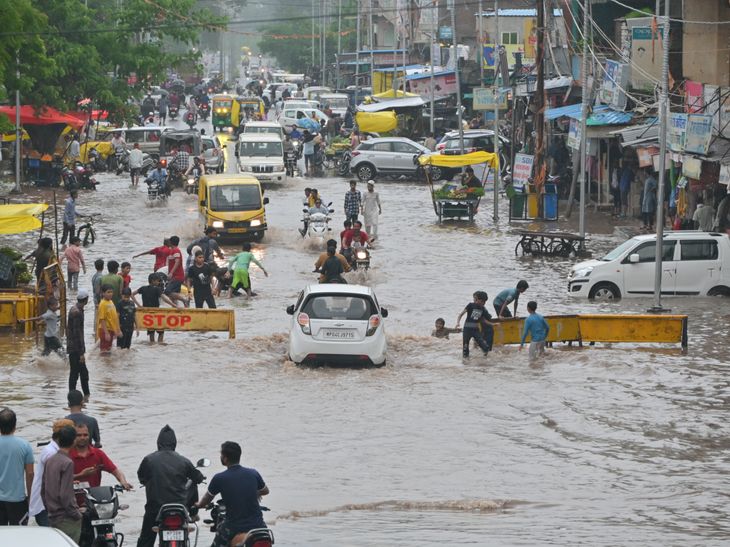Due to heavy rains in Raisen, rivers and streams are in spate, Barna ...