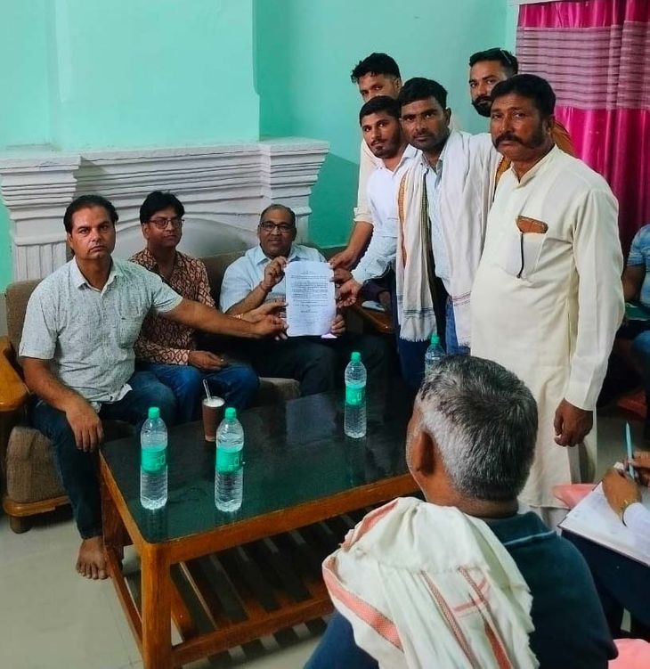 Complaint of poor quality material in the construction of 7 km road ...