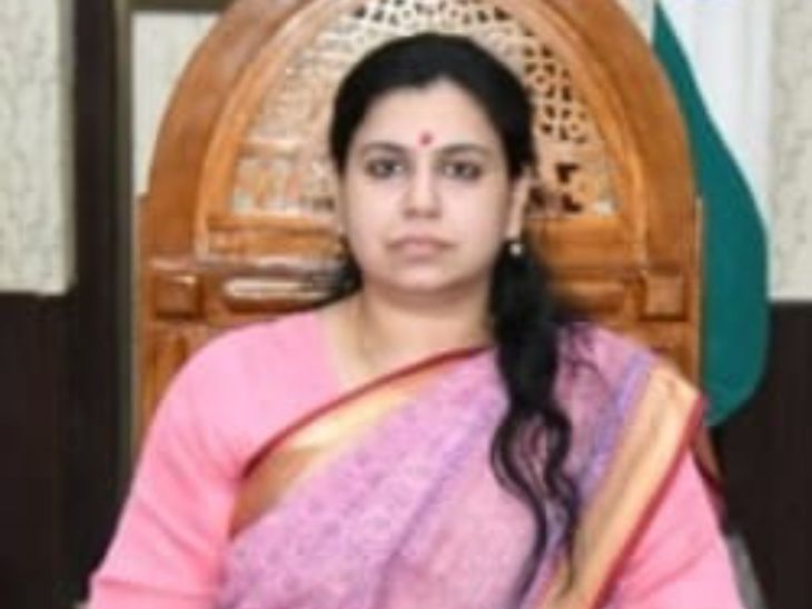 DM Divya Mittal's attitude is strict in Deoria | देवरिया में डीएम ...