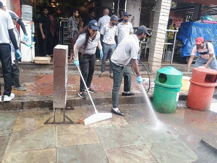 No spitting campaign launched in Noida People spitting pan masala in ...