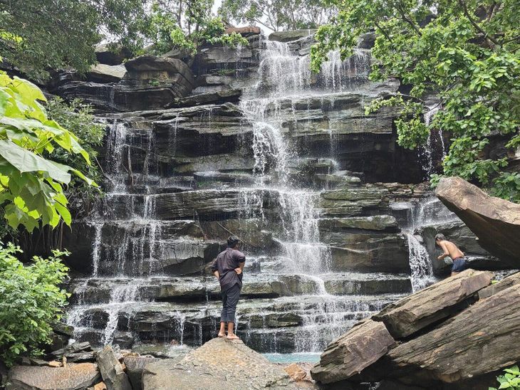 Mini Water Fall of Haidergarh | हैदरगढ़ का मिनी वाटर फॉल: मृगन्नाथ धाम ...