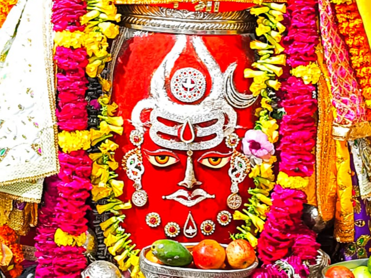 Offer Tilak Tripund and ornaments to Lord Mahakal and adorn yourself as ...