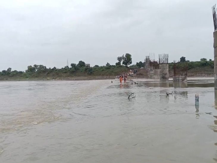 3 people including a woman drowned in Kalisindh river. Bike slipped while crossing culvert, SDRF ...