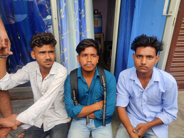 The bike of the robbers who were fleeing after snatching the mobile ...