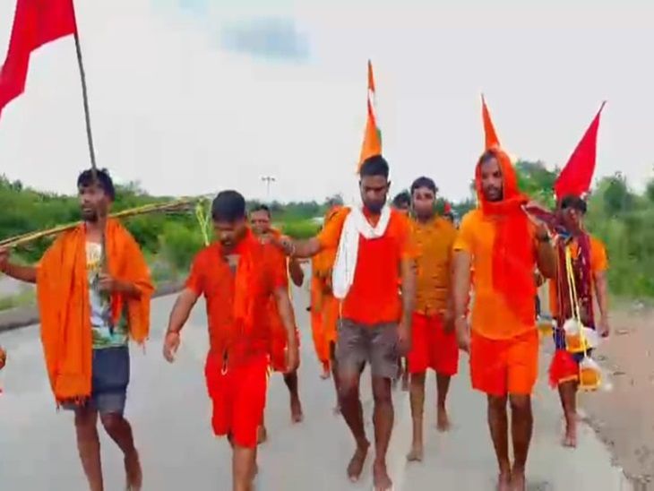 MLA Ramkumar Toppo set out on a 409 km long Kanwar Yatra from varansi ...