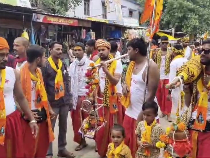 Kavad Yatra started from Susner to Omkareshwar | सुसनेर से ओंकारेश्वर ...