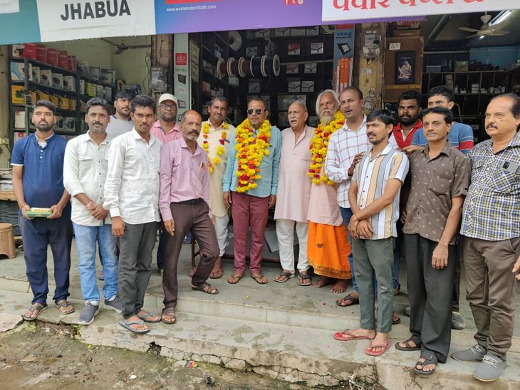 Two sevadars who returned after serving in the bhandaar were honored ...