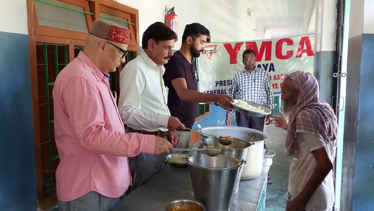 Food was provided to the patients living in the leprosy ashram | कुष्ठ ...