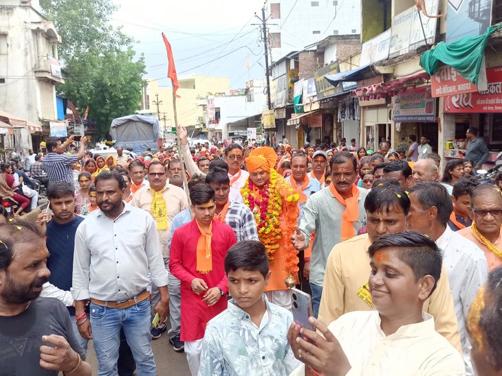 MLA Dr. Alawa took out the Kavad Yatra | विधायक डॉ. अलावा ने निकाली ...