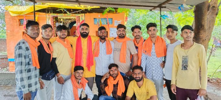 A group left from Batawada to visit Baba Amarnath and Maa Vaishno Devi ...