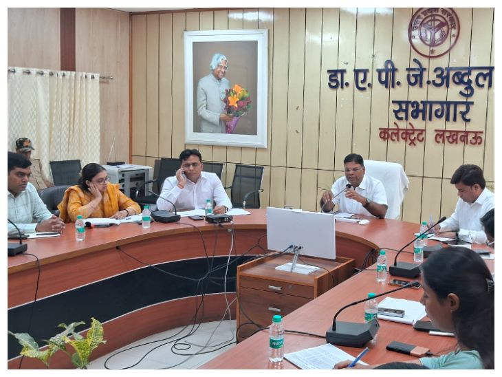 DM Lucknow monthly review meeting revenue works