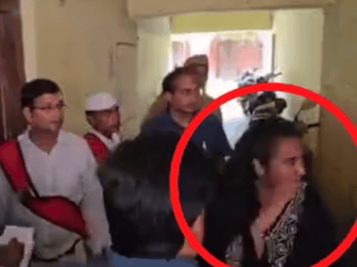 UP Fatehpur DM C Indumati Slap Controversy; Video Goes Viral | यूपी में ...