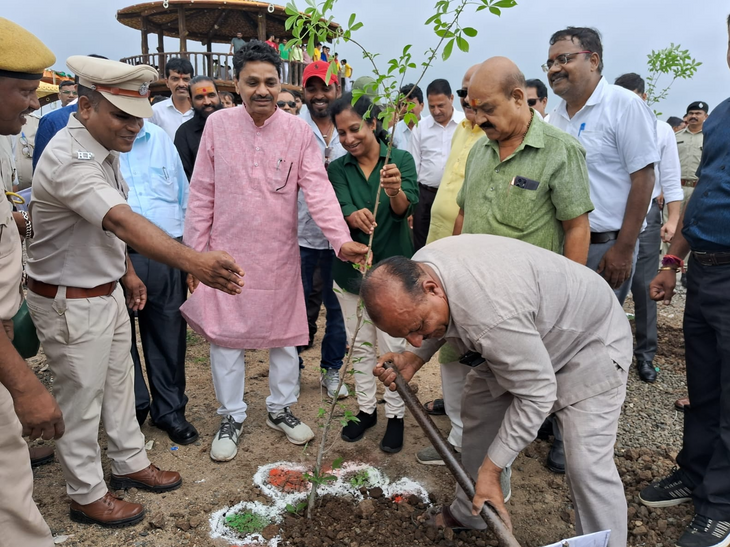Green Rajasthan- A tree in the name of mother | बांसवाड़ा में समाई माता ...