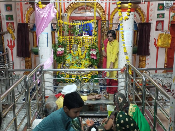 Preparations for Rakshabandhan in the temples of Sihora | सीहोरा के ...