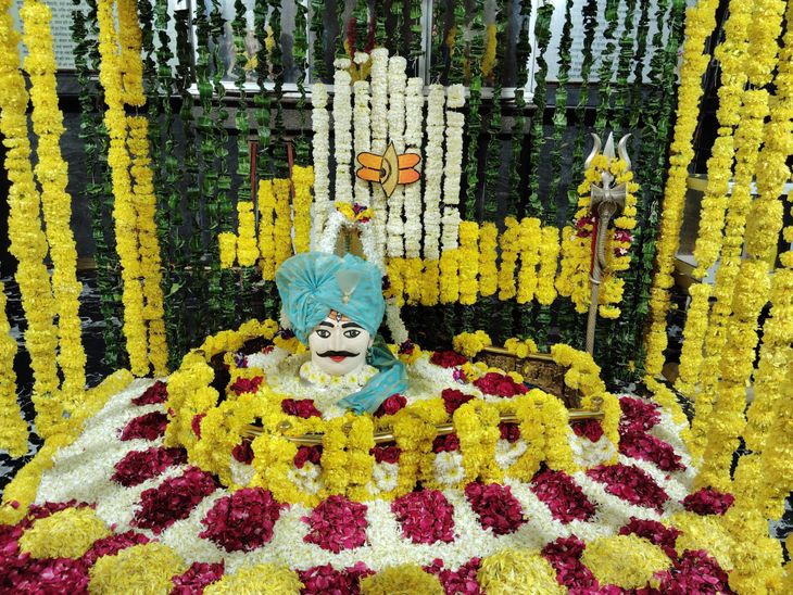 Khargone- Siddhnath Mahadev is seated on the tomb of the serpent god ...