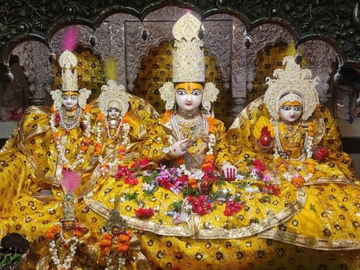 Ayodhya. Returning from Mani Parvat fair, swinging festival is ...