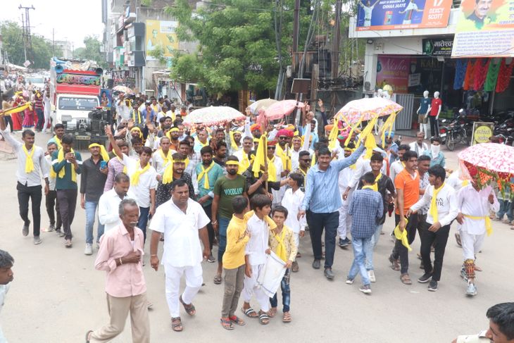 Meena and Bhil community wore traditional clothes on Tribal Day ...
