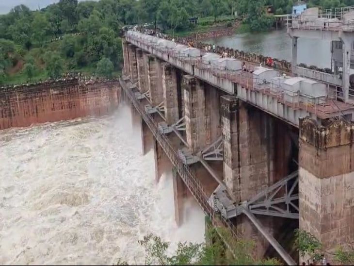 20 thousand cusecs of water is released from Panchana dam | पांचना बांध ...
