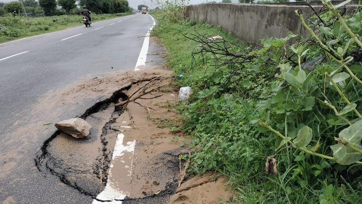 More than 5 feet wide pothole in the road near underpass number 95 of ...