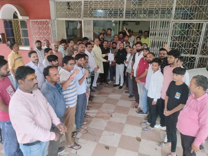 Protest against atrocities on Hindus in Bangladesh | बांग्लादेश में ...