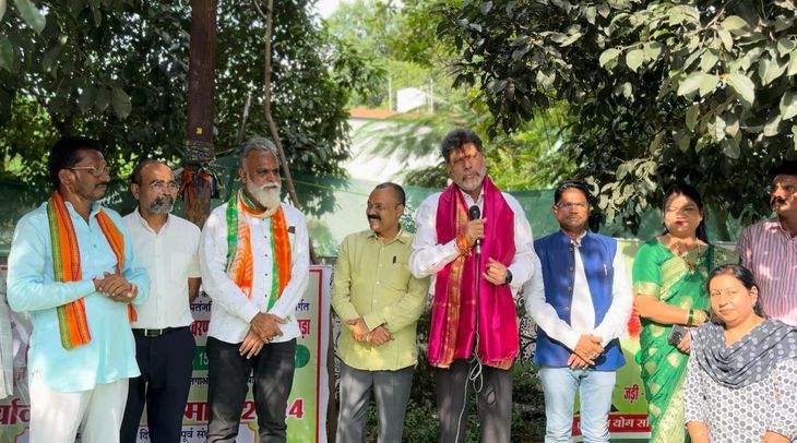 Family members of the deceased took a pledge in the Vriksha-Mitra ...