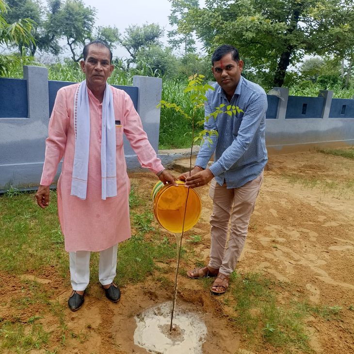All India Yadav Mahasabha planted trees | अखिल भारतीय यादव महासभा ने ...