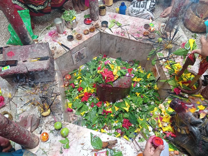 The amazing story of the two hundred year old Shivling temple
