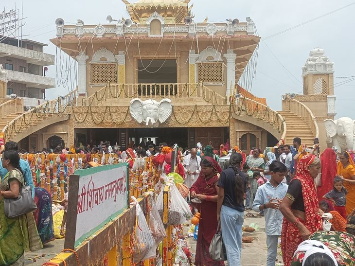 Shravan Monday, devotees reached Mahadev's temples to offer special ...