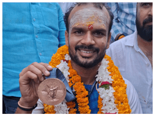 Varanasi News See Lalit Upadhyay's welcome in Kashi in 20 pictures | 15 तस्वीरों में देखें काशी ...