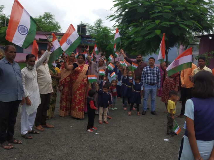 Every house tricolor yatra taken out in Bijauri | बिजौरी में निकाली हर ...
