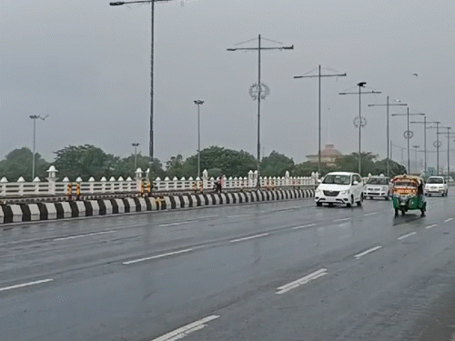 Continuous rain alert in Lucknow till August 16,It is cloudy since ...
