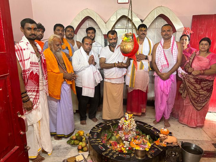 Havan Yagna and Maha Rudrabhishek took place in Pundaeshwar Mahadev ...