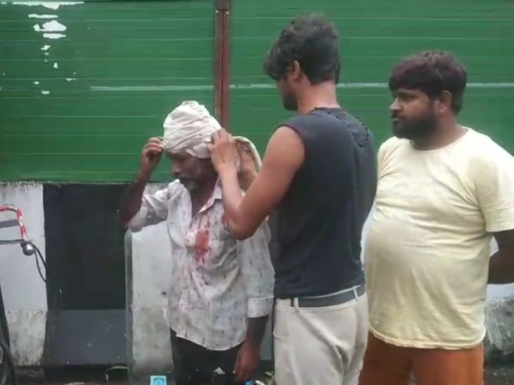 Truck overturned after losing control near Khawasa | खवासा के पास ...