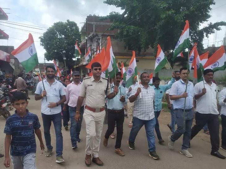 Tricolor Yatra took place in Majhauli-Rampur Naikin | मझौली-रामपुर ...